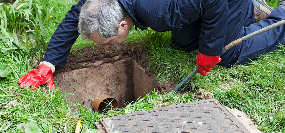 Removing Sewer Blockage Safely | Chattanooga Natural Gas